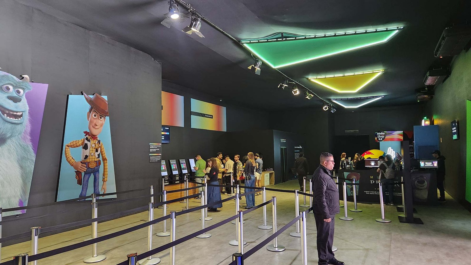 Mundo Pixar em São Paulo: Uma Viagem Inesquecível pelo Universo da ...